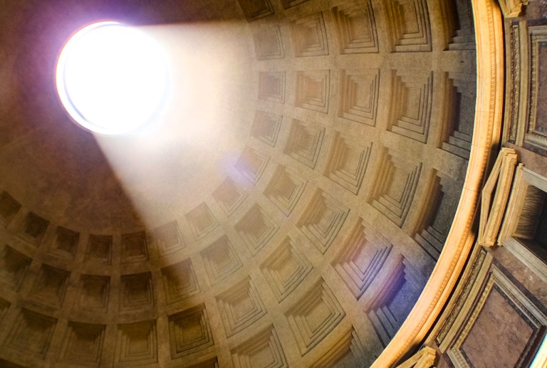 The Oculus of the Pantheon: A Window to the Heavens | RomeCabs ...